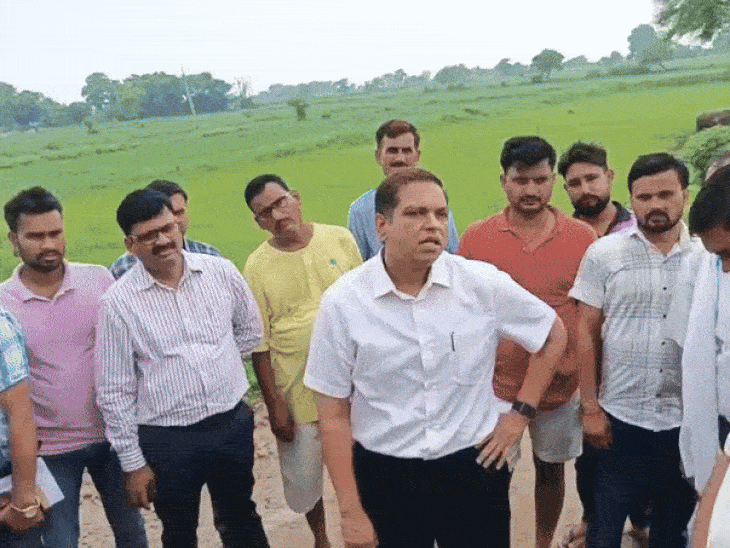 The angry collector said- people did not move after getting the lease