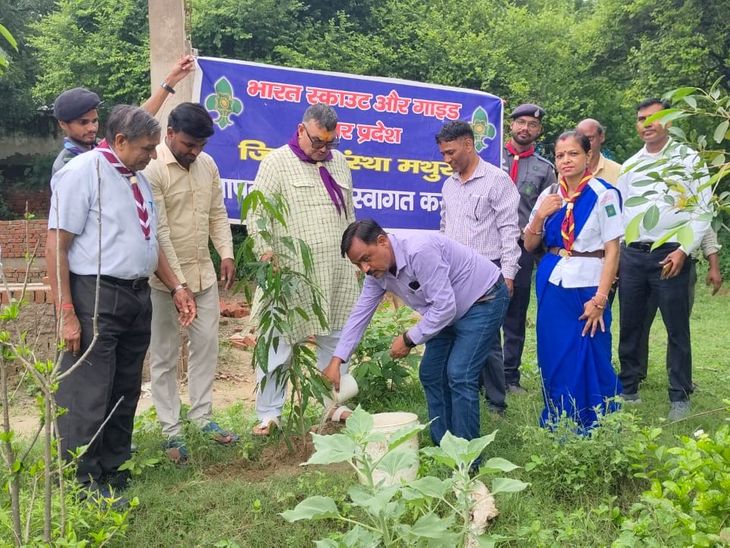Scout officers took oath to plant trees | स्काउट के पदाधिकारियों ने की ...