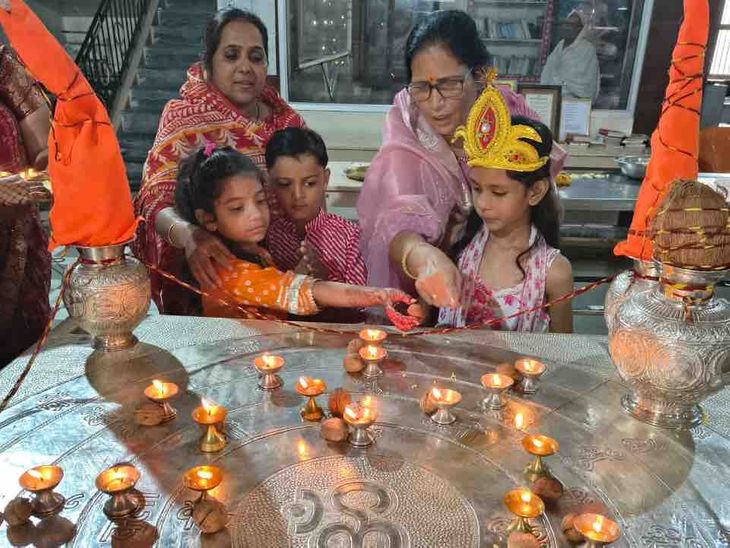 Worship and rituals were performed with devotion on Moksha Saptami