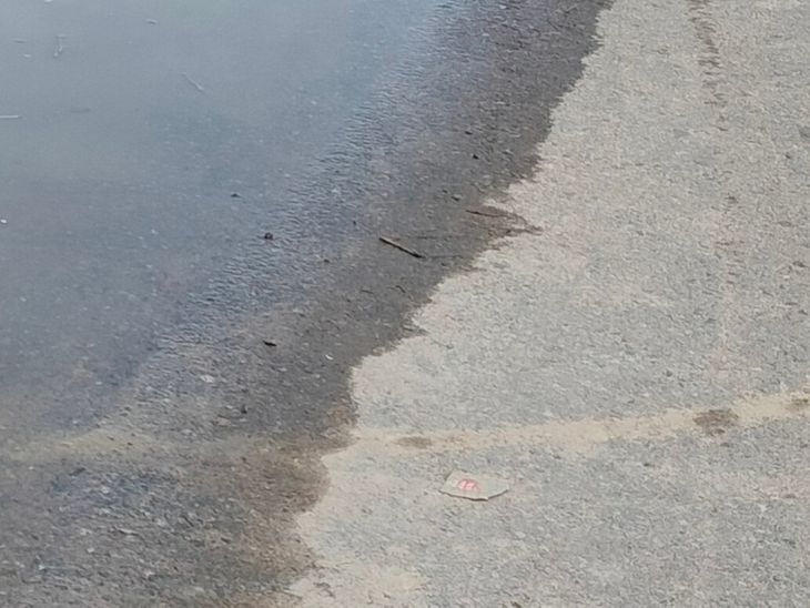 Pedestrians are troubled due to waterlogging during rain, school ...