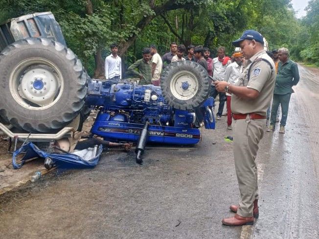 Tractor overturned in Maihar, two people including the driver died