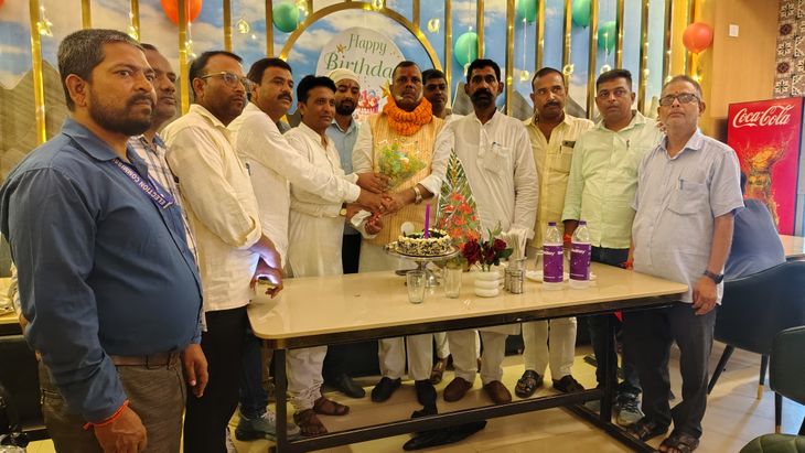 Teachers celebrated the birthday of teacher leader Samarendra Bahadur ...