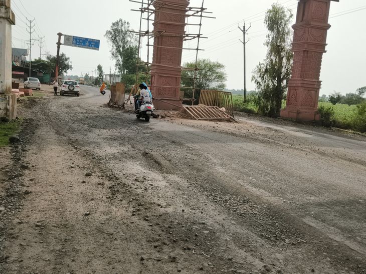 500 meter road constructed at the cost of lakhs of rupees became the ...