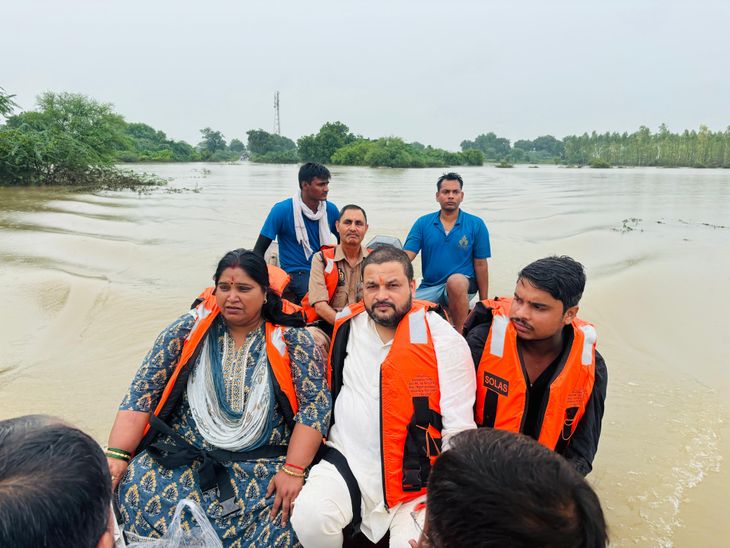 Ghatampur MLA visited flood affected villages