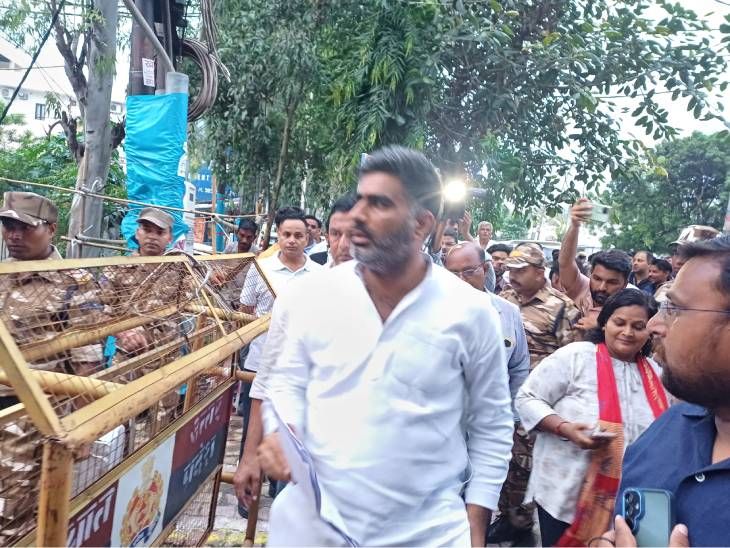 SP MLA Atul Pradhan sitting at the gate of Energy Bhawan