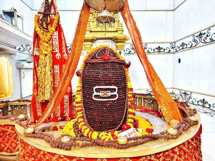 Shivalinga decorated with Rudraksha in Baijnath Mahadev Temple of ...