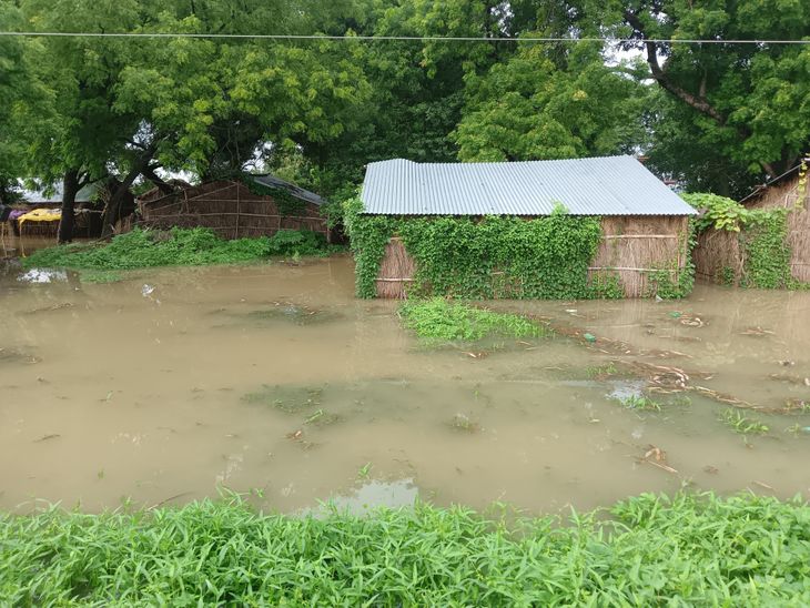 Flooded island in Sherpur Kalan of Ghazipur