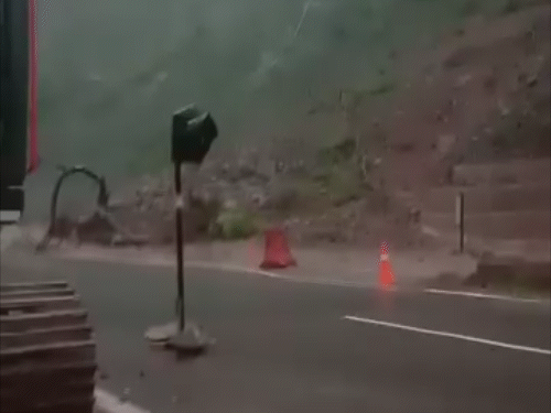 Chandigarh-Shimla Four lane closed | Landslide | Heavy rain | Chakki ...