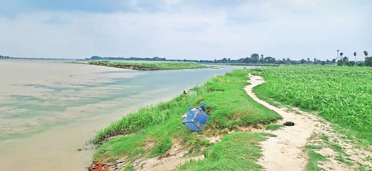 The water level of Saryu river crossed the warning level | सरयू नदी का ...