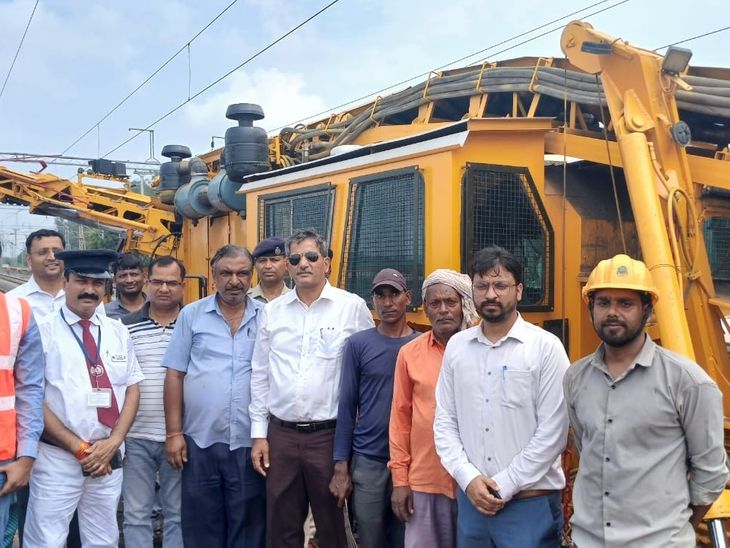 Divisional Railway Manager inspected Durgavati station