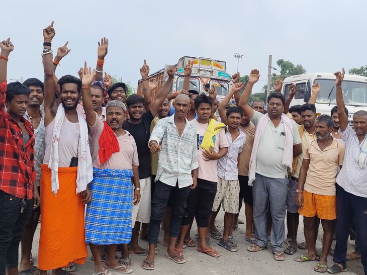 Truck owners on strike at Fatuha railway yard
