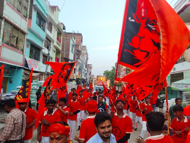 Historical Mahaveeri flag procession took place in Ballia | बलिया में निकला ऐतिहासिक महावीरी ...
