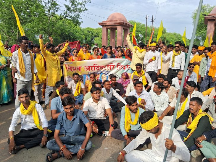 Install the statue of Birsa Munda at Tikamgarh railway station ...