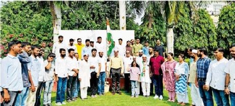 Flag hoisting ceremony of Youth Congress | युवा कांग्रेस का ध्वजारोहण ...