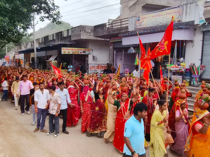 The idol of Ram Darbar was installed in Ganeshwar of Neemkathana ...