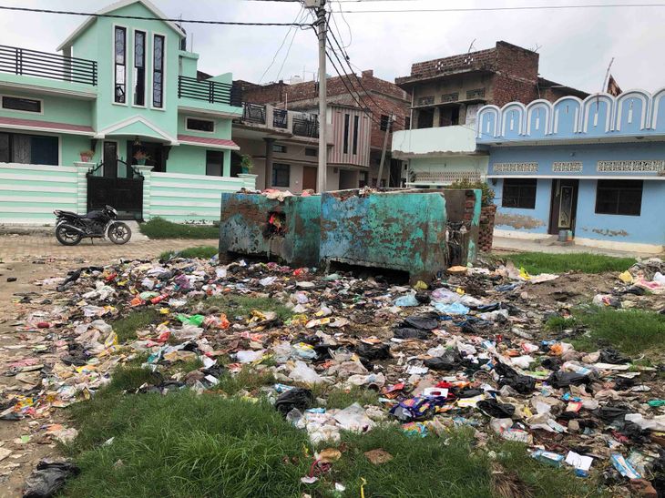 There is a pile of garbage everywhere in Fariha