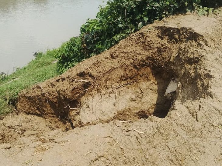Danger on the left side of Sharda Sahayak Canal