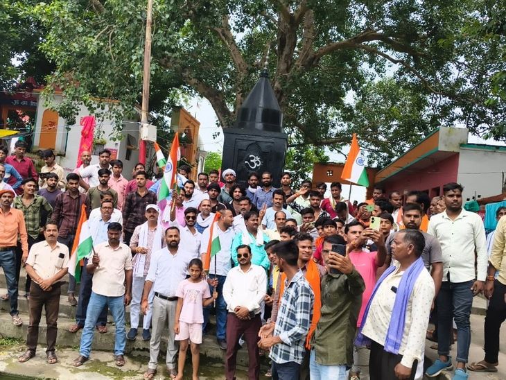Tricolor bike rally in Atrauli Bharawan before Independence Day ...