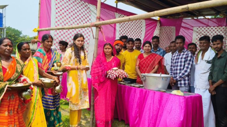 Zilla Parishad member Amodini distributed Mahaprasad among Shiva ...