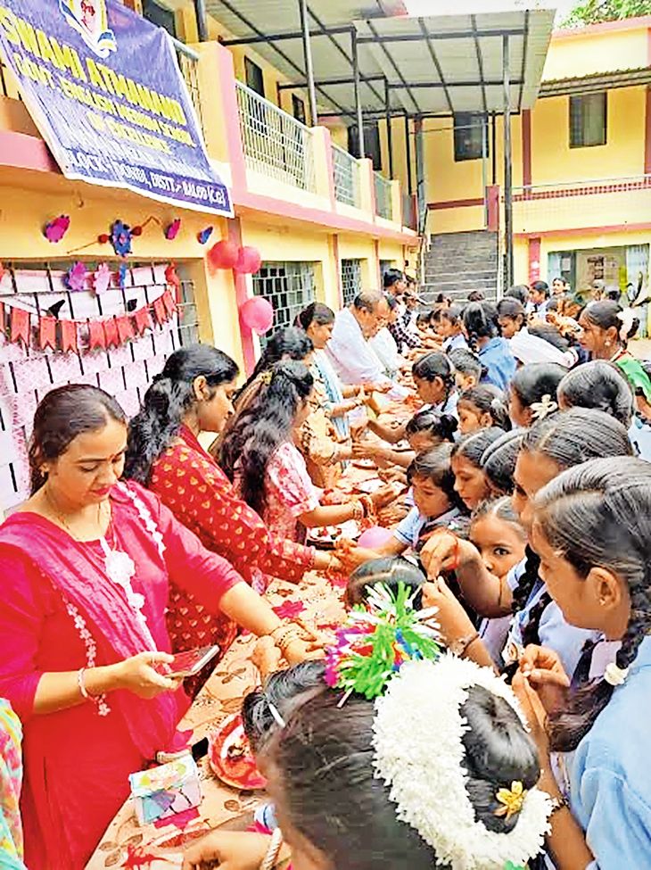 Members of Gondwana Samaj took out a rally dancing in traditional ...