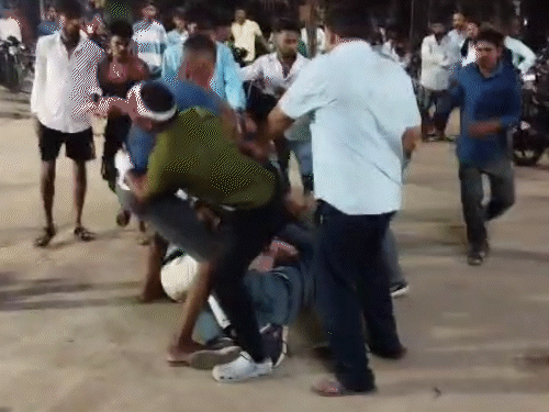 Video of a fight between two parties in the district hospital campus