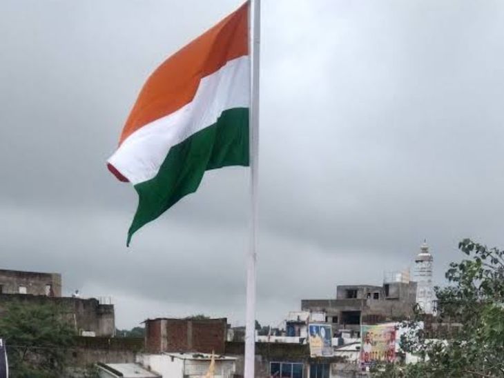 101 feet high tricolor hoisted in Multai | मुलताई में लहराया 101 फीट ...