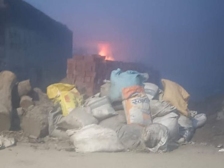 Danger of illegal Niyari furnaces in residential areas | रिहायशी इलाके ...