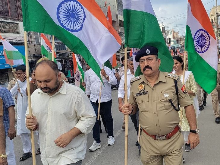 Tiranga Yatra took place in Pilkhuwa on Independence Day | स्वतंत्रता दिवस पर पिलखुवा में निकली ...