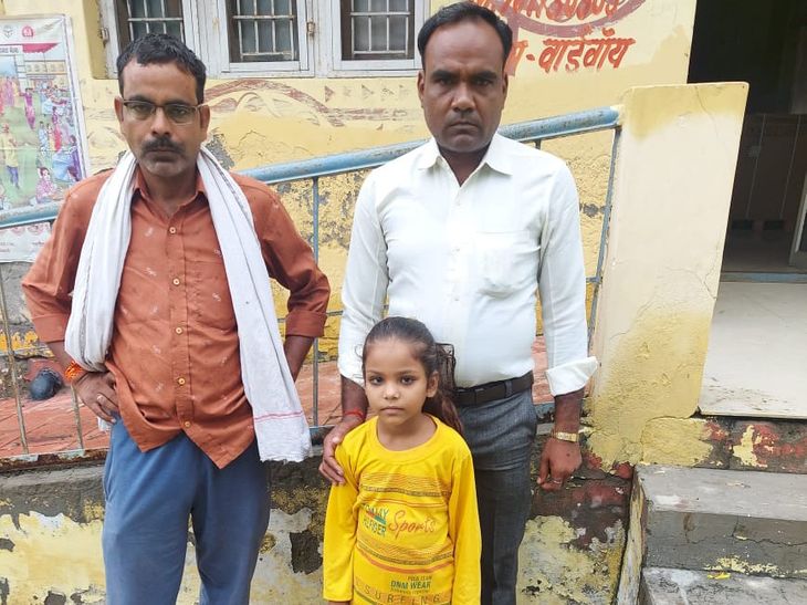 The fear of stray dogs in Surir | सुरीर में आवारा कुत्तों का खौफ: खेत ...