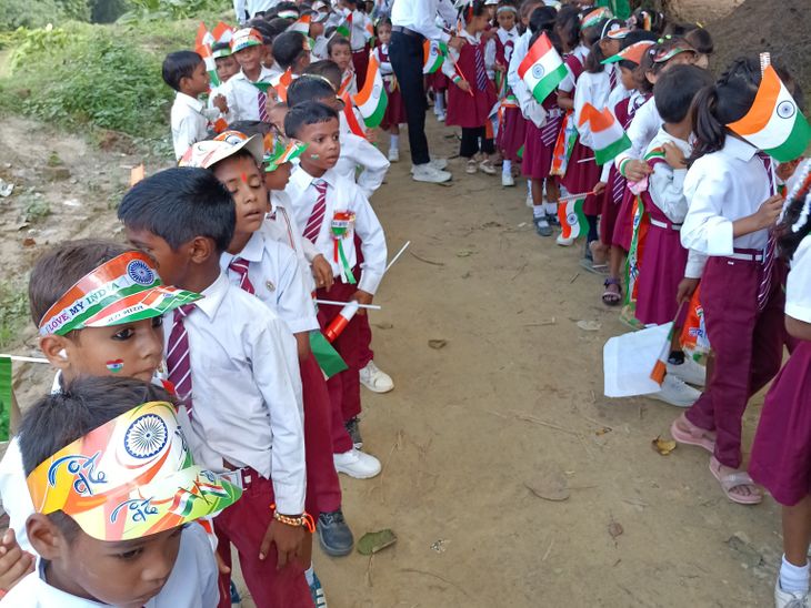 Prabhat Pheri of school children on Independence Day | स्वतंत्रता दिवस ...