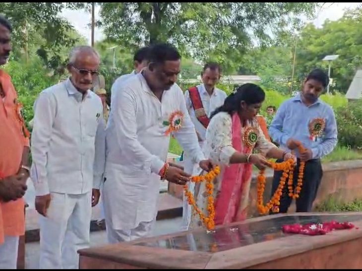 National flag hoisted on Independence Day in Bindki | बिंदकी में ...