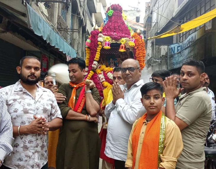 Palki Yatra from Majitha Mandi Haveli Govardhan Nath on the occasion of ...