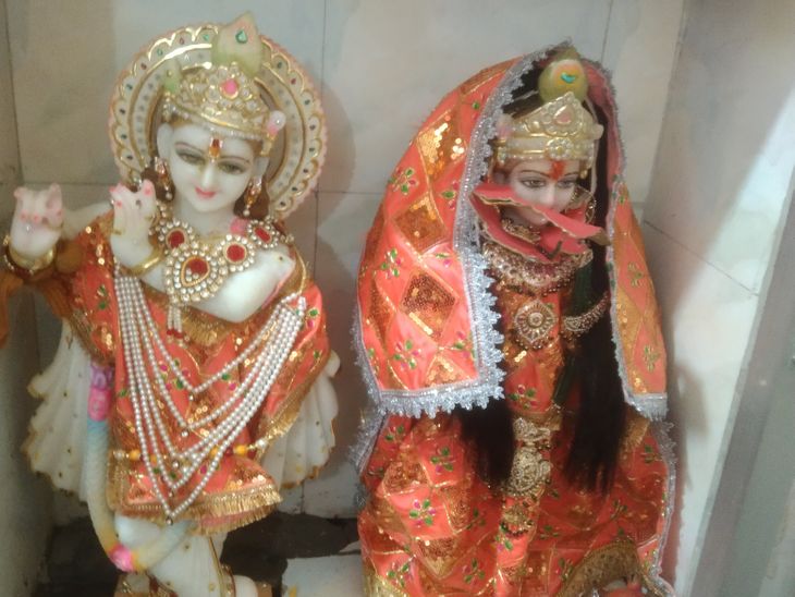 Preparations for Krishna Janmashtami at Shiv Dham Temple in Mudhi ...