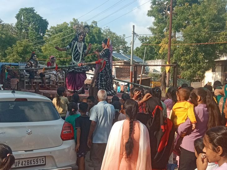 Shri Krishna's tableau taken out on Janmashtami in Bikapur | बीकापुर ...