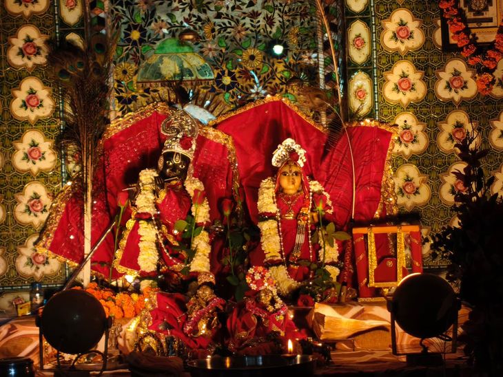 Janmashtami celebrated in 120 years old Krishna temple of Balaghat ...