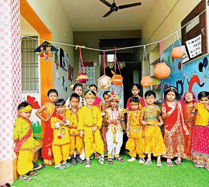 Children broke the dahi handi in Shri Krishna and Radha getup and also ...