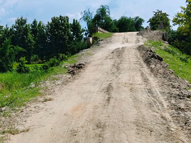 Construction of Barhara-Chargha bridge is incomplete since three years ...