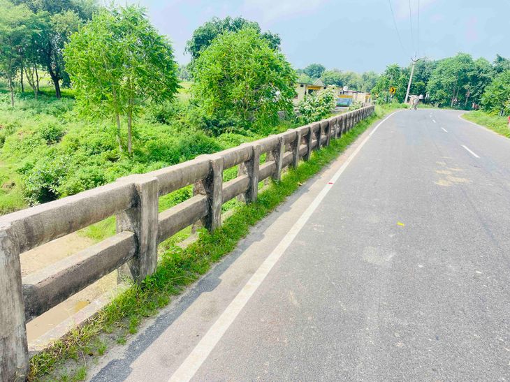 The 61 year old bridge of Arjun river in Mahoba is dilapidated