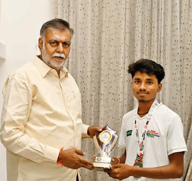 Vivek created a record by running for 6 hours in ultra running | विवेक ...