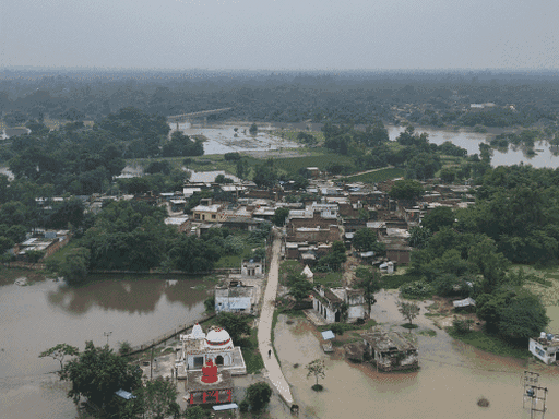 12 villages of Lucknow submerged, see drone video | लखनऊ में गोमती की ...
