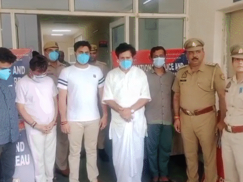 They used to target NRI and OCI card holders Fake documents of CBI-RBI ...