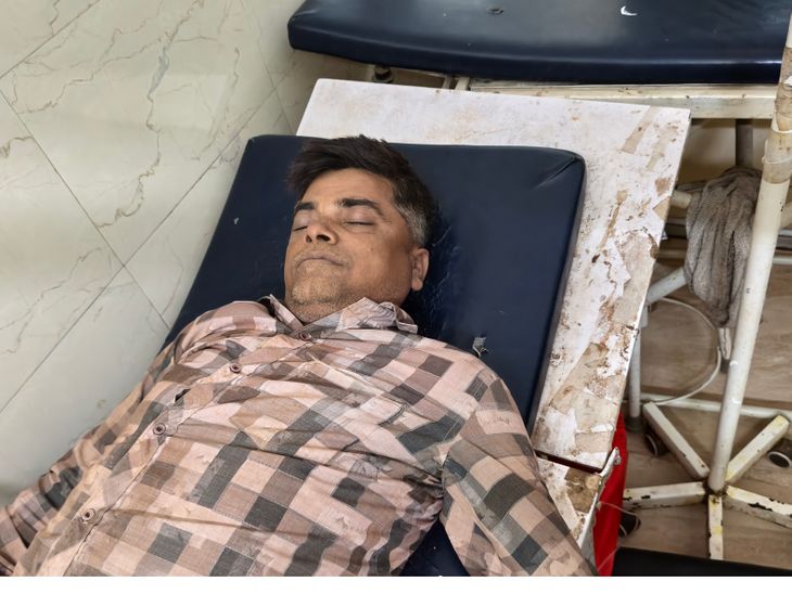 farmer died due to electric shock | करंट से किसान की मौत: खंभे पर लटकते तार से हुआ हादसा, एक ...