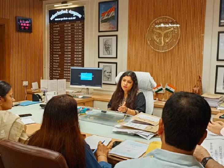 Noida DM made X-profile inactive She is the daughter of the Chief ...