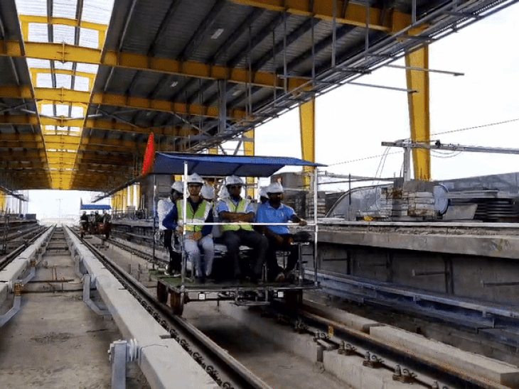 MD did trolley run on metro track