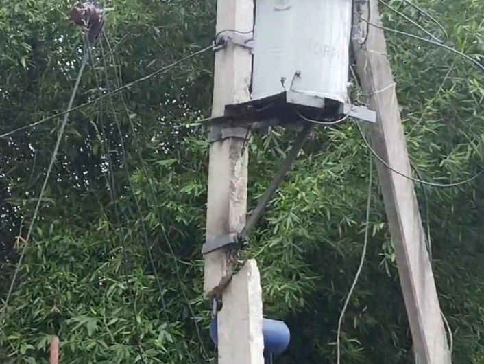 Transformer hanging on broken pole in Phula, risk of accident increased ...