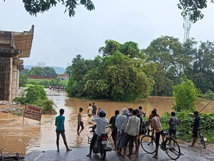 23 gates of Ahraura-Dongia dam were broken