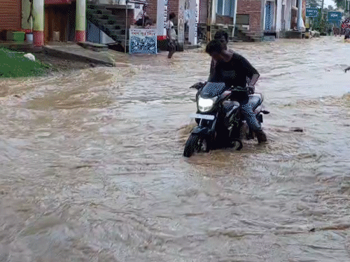 Floods return to Bodh Gaya Mohanpur area, one woman dies; villagers ...