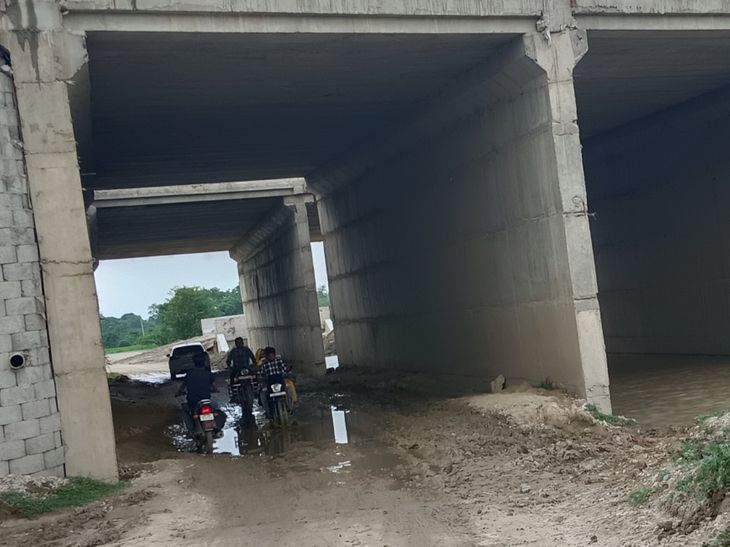 Waterlogging at Ganga Expressway underpass in Prayagraj | प्रयागराज में ...