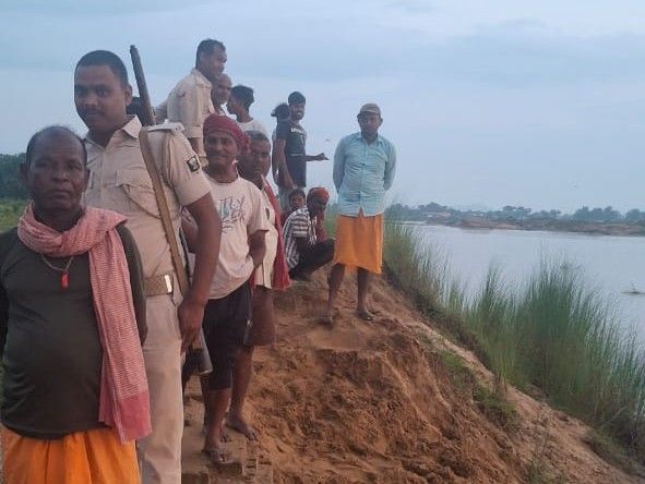 A shepherd was swept away in the Sakri river of Nawada | नवादा के सकरी ...