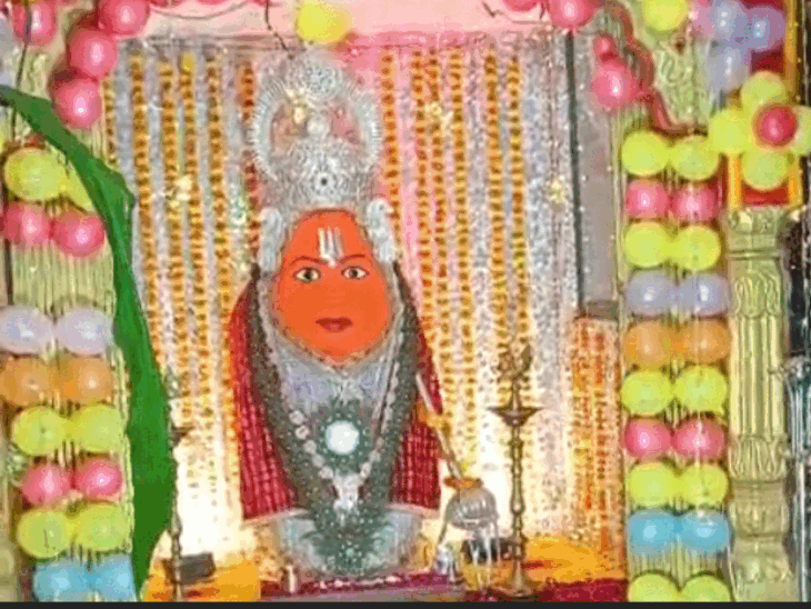 From Shri Chathakundi Balaji Temple in Machalpur: A grand procession ...